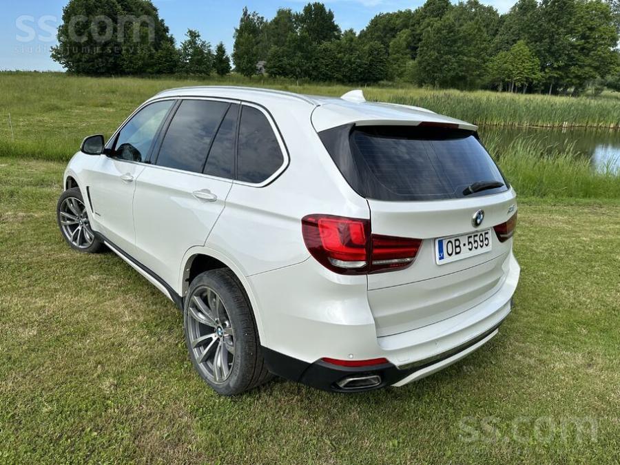 Balts BMW X5 2015 Jēkabpils, ar dzinēja tilpumu 4.00 L un nobraukumu 298 tūkst. km par 18250 €, foto 7 vietnē AUTOMOTO.COM.LV