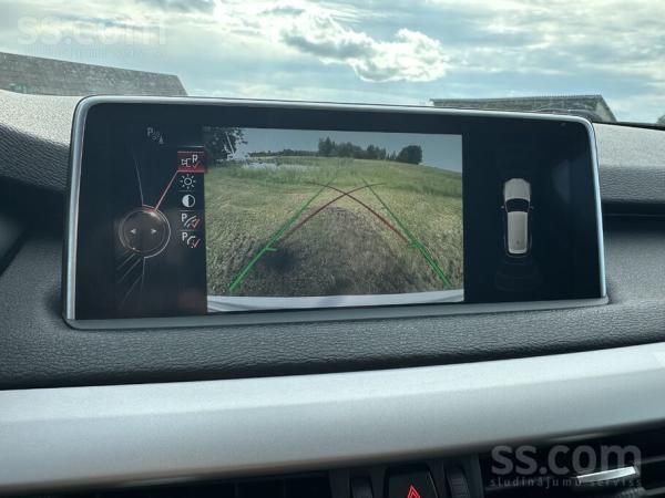 Balts BMW X5 2015 Jēkabpils, ar dzinēja tilpumu 4.00 L un nobraukumu 298 tūkst. km par 18250 €, foto 9 vietnē AUTOMOTO.COM.LV