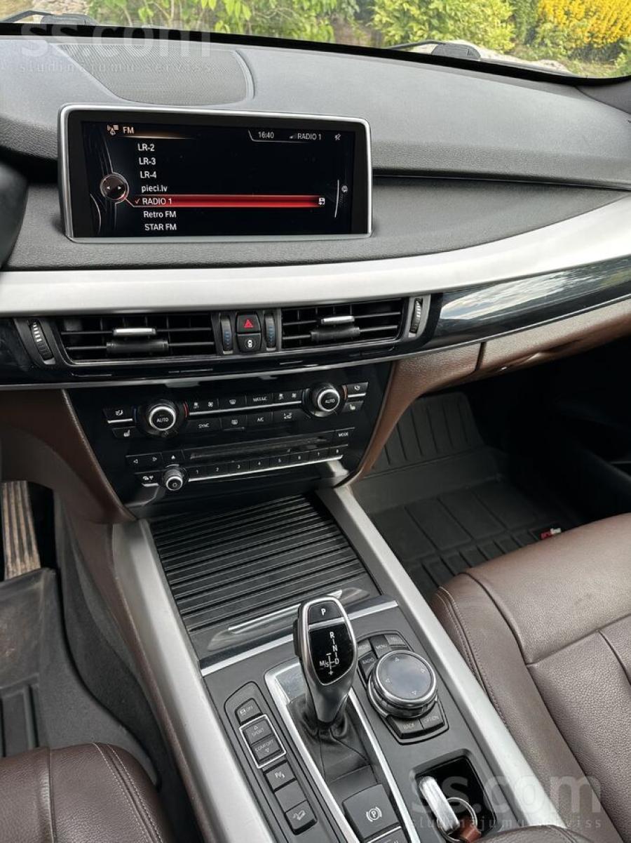 Balts BMW X5 2015 Jēkabpils, ar dzinēja tilpumu 4.00 L un nobraukumu 298 tūkst. km par 18250 €, foto 14 vietnē AUTOMOTO.COM.LV