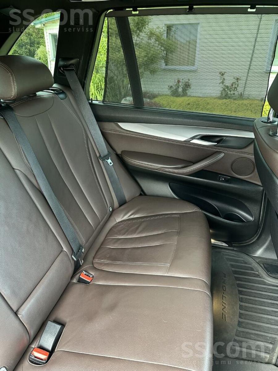 Balts BMW X5 2015 Jēkabpils, ar dzinēja tilpumu 4.00 L un nobraukumu 298 tūkst. km par 18250 €, foto 16 vietnē AUTOMOTO.COM.LV