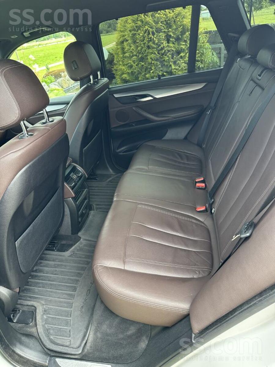 Balts BMW X5 2015 Jēkabpils, ar dzinēja tilpumu 4.00 L un nobraukumu 298 tūkst. km par 18250 €, foto 17 vietnē AUTOMOTO.COM.LV
