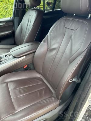 Balts BMW X5 2015 Jēkabpils, ar dzinēja tilpumu 4.00 L un nobraukumu 298 tūkst. km par 18250 €, foto 18 vietnē AUTOMOTO.COM.LV