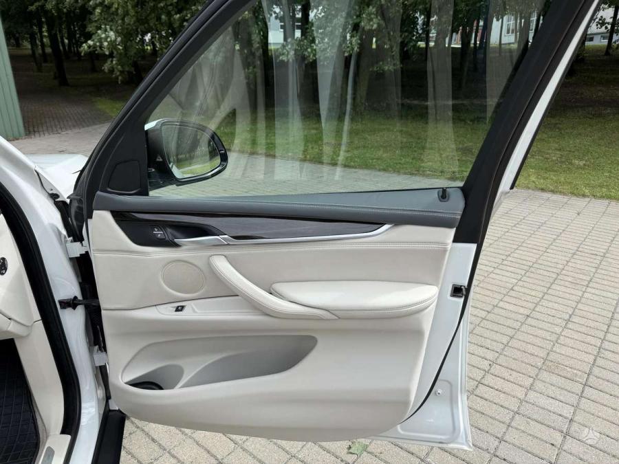 Balts BMW X5 2015 Marijampole, ar dzinēja tilpumu 2.99 L un nobraukumu 226 tūkst. km par 16900 €, foto 26 vietnē AUTOMOTO.COM.LV