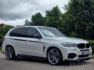 Balts BMW X5 2015 Rīga, ar dzinēja tilpumu 3.00 L un nobraukumu 64 tūkst. km par 34000 €, foto  vietnē AUTOMOTO.COM.LV
