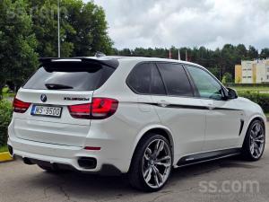 White BMW X5 2015 in Riga, with an engine capacity of 3.00 L and mileage of 64 thousand km for 34000 €, photo 4 on AUTOMOTO.COM.LV