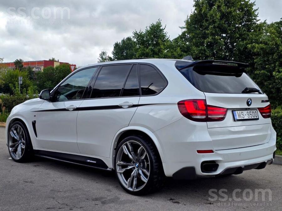 White BMW X5 2015 in Riga, with an engine capacity of 3.00 L and mileage of 64 thousand km for 34000 €, photo 5 on AUTOMOTO.COM.LV