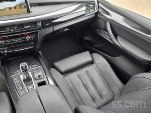 White BMW X5 2015 in Riga, with an engine capacity of 3.00 L and mileage of 64 thousand km for 34000 €, photo 15 on AUTOMOTO.COM.LV