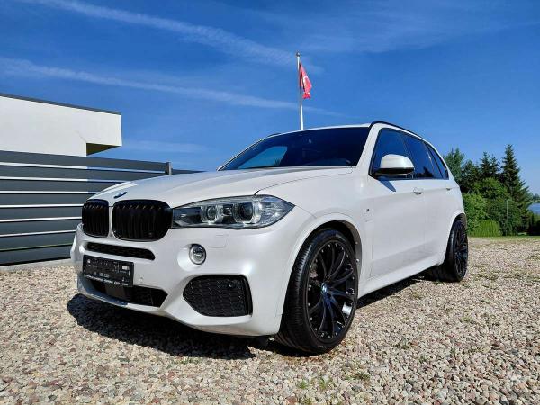 White BMW X5 2015 in Vilkaviskis, with an engine capacity of 2.99 L and mileage of 235 thousand km for 19850 €, photo 1 on AUTOMOTO.COM.LV