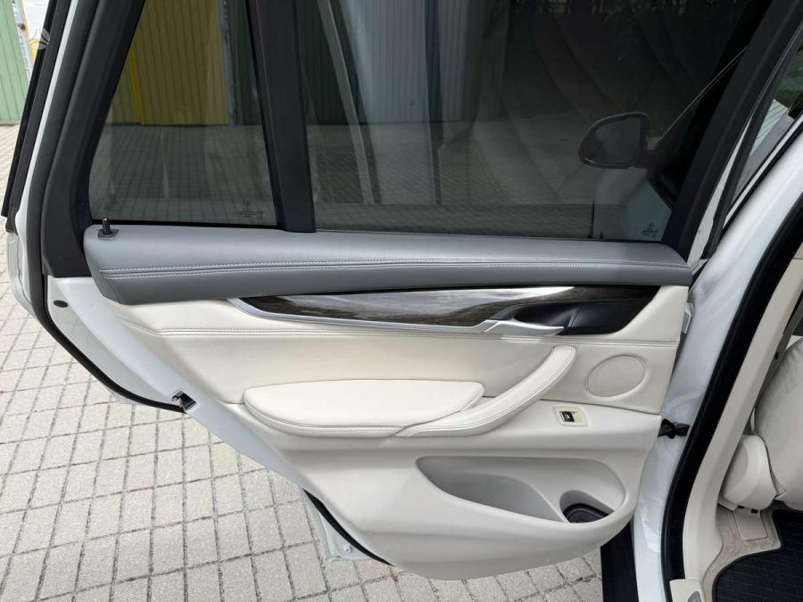 Balts BMW X5 2015 Marijampole, ar dzinēja tilpumu 2.99 L un nobraukumu 226 tūkst. km par 16500 €, foto 16 vietnē AUTOMOTO.COM.LV
