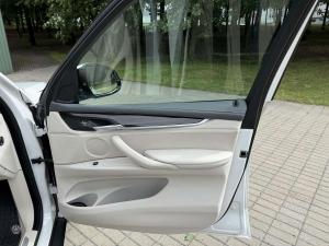 White BMW X5 2015 in Marijampole, with an engine capacity of 2.99 L and mileage of 226 thousand km for 16500 €, photo 25 on AUTOMOTO.COM.LV