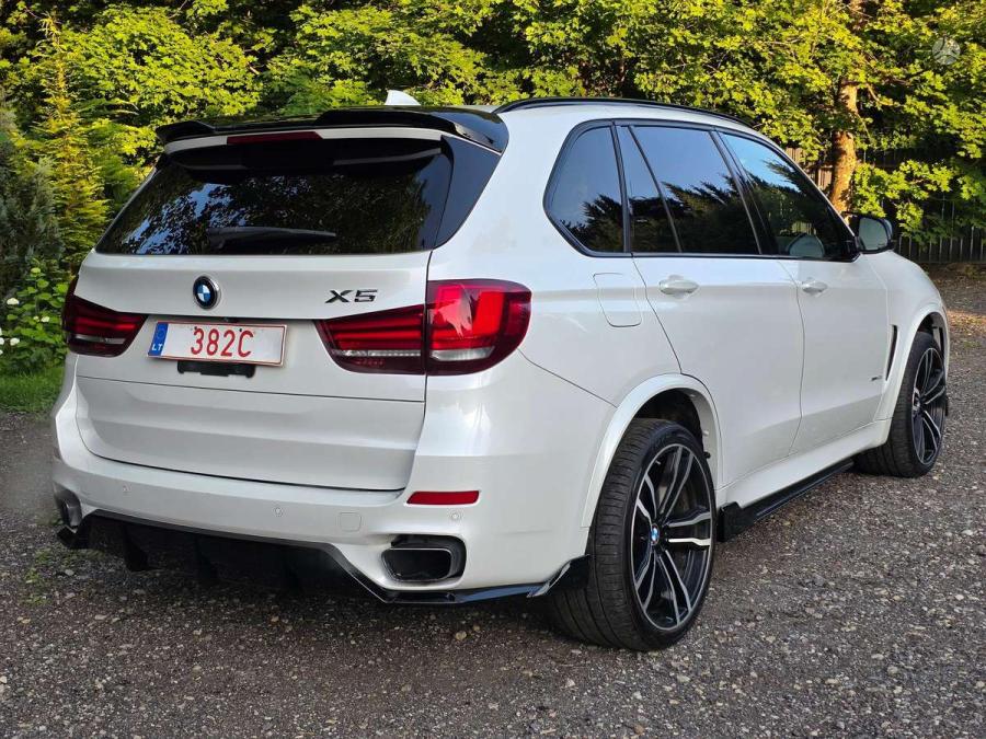 White BMW X5 2015 in Vilnius, with an engine capacity of 4.40 L and mileage of 215 thousand km for 18500 €, photo 3 on AUTOMOTO.COM.LV
