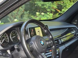 White BMW X5 2015 in Vilnius, with an engine capacity of 4.40 L and mileage of 215 thousand km for 18500 €, photo 7 on AUTOMOTO.COM.LV