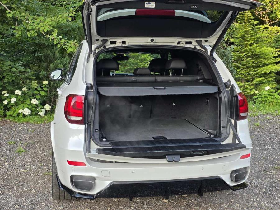White BMW X5 2015 in Vilnius, with an engine capacity of 4.40 L and mileage of 215 thousand km for 18500 €, photo 11 on AUTOMOTO.COM.LV