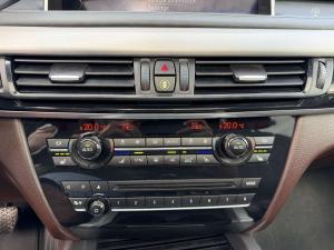 White BMW X5 2015 in Kaunas, with an engine capacity of 2.99 L and mileage of 301 thousand km for 18800 €, photo 19 on AUTOMOTO.COM.LV