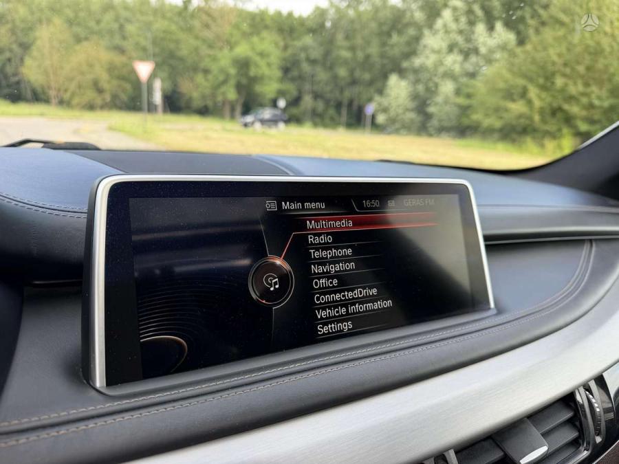 White BMW X5 2015 in Kaunas, with an engine capacity of 2.99 L and mileage of 301 thousand km for 18800 €, photo 20 on AUTOMOTO.COM.LV