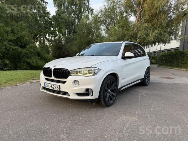 Белый БМВ Х5 2015 в Рига, объемом двигателя 3.00 л и пробегом 350 тыс. км за 15950 €, фото 1 на AUTOMOTO.COM.LV