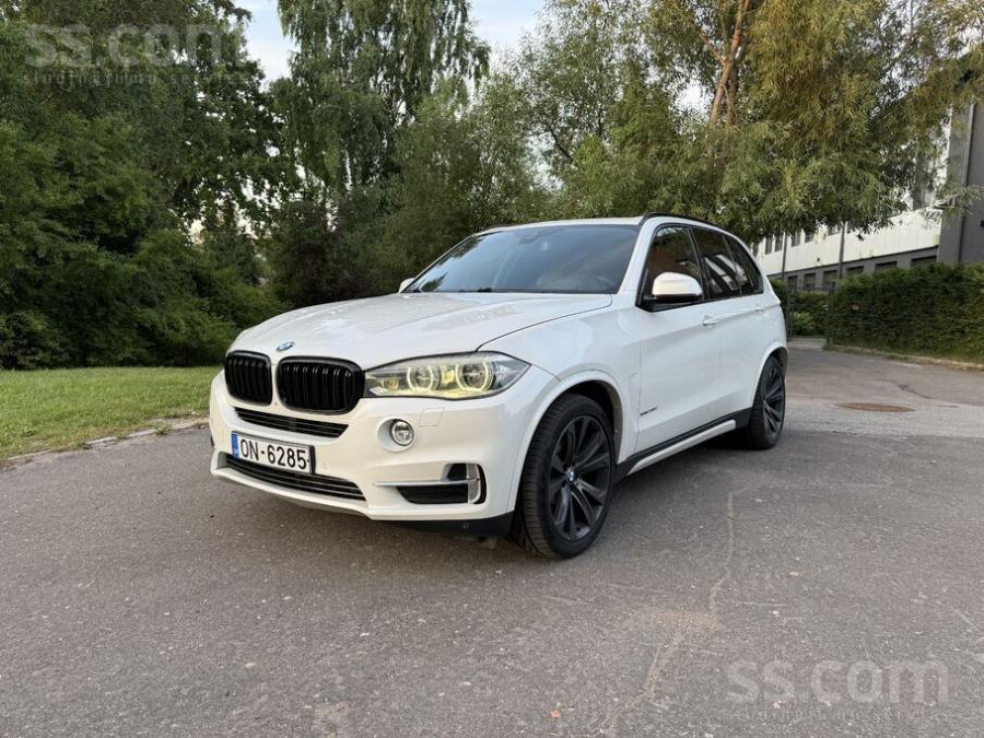Balts BMW X5 2015 Rīga, ar dzinēja tilpumu 3.00 L un nobraukumu 350 tūkst. km par 15950 €, foto 1 vietnē AUTOMOTO.COM.LV