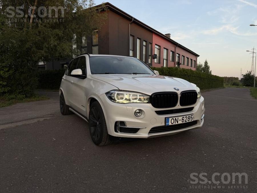 Balts BMW X5 2015 Rīga, ar dzinēja tilpumu 3.00 L un nobraukumu 350 tūkst. km par 15950 €, foto 5 vietnē AUTOMOTO.COM.LV