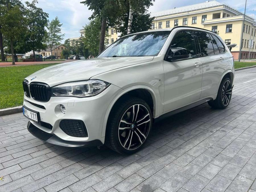 White BMW X5 2015 in Marijampole, with an engine capacity of 2.00 L and mileage of 243 thousand km for 17500 €, photo 1 on AUTOMOTO.COM.LV