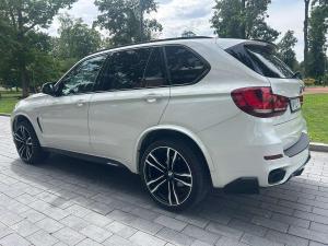 White BMW X5 2015 in Marijampole, with an engine capacity of 2.00 L and mileage of 243 thousand km for 17500 €, photo 6 on AUTOMOTO.COM.LV