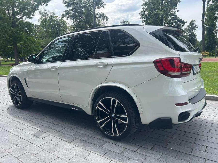 White BMW X5 2015 in Marijampole, with an engine capacity of 2.00 L and mileage of 243 thousand km for 17500 €, photo 6 on AUTOMOTO.COM.LV