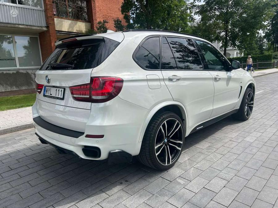 White BMW X5 2015 in Marijampole, with an engine capacity of 2.00 L and mileage of 243 thousand km for 17500 €, photo 8 on AUTOMOTO.COM.LV