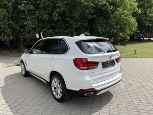 White BMW X5 2015 in Marijampole, with an engine capacity of 2.99 L and mileage of 226 thousand km for 16300 €, photo 4 on AUTOMOTO.COM.LV