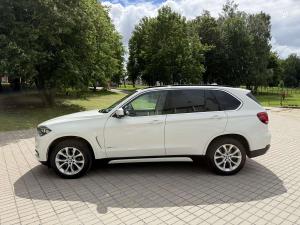 White BMW X5 2015 in Marijampole, with an engine capacity of 2.99 L and mileage of 226 thousand km for 16300 €, photo 6 on AUTOMOTO.COM.LV