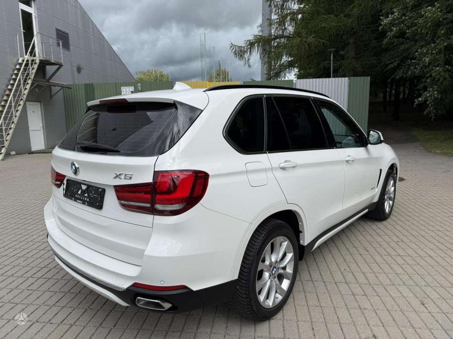 White BMW X5 2015 in Marijampole, with an engine capacity of 2.99 L and mileage of 226 thousand km for 16300 €, photo 7 on AUTOMOTO.COM.LV
