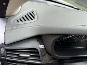 White BMW X5 2015 in Marijampole, with an engine capacity of 2.99 L and mileage of 226 thousand km for 16300 €, photo 14 on AUTOMOTO.COM.LV