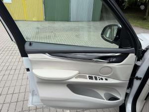 White BMW X5 2015 in Marijampole, with an engine capacity of 2.99 L and mileage of 226 thousand km for 16300 €, photo 19 on AUTOMOTO.COM.LV