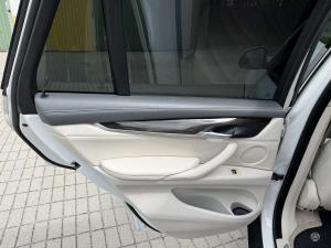 White BMW X5 2015 in Marijampole, with an engine capacity of 2.99 L and mileage of 226 thousand km for 16300 €, photo 20 on AUTOMOTO.COM.LV