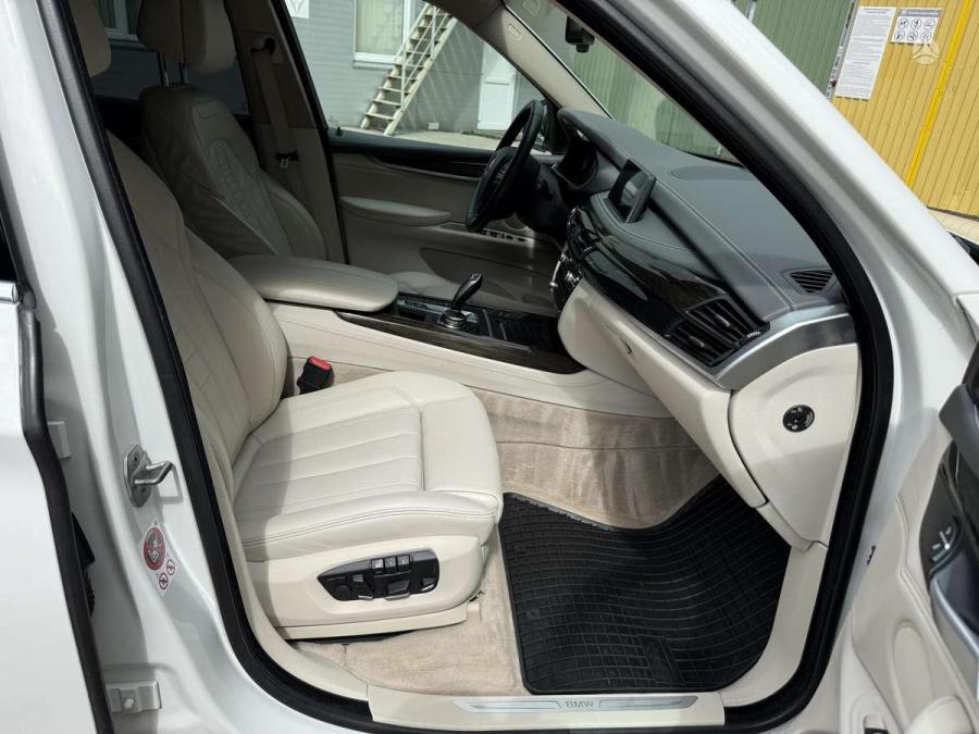 White BMW X5 2015 in Marijampole, with an engine capacity of 2.99 L and mileage of 226 thousand km for 16300 €, photo 21 on AUTOMOTO.COM.LV