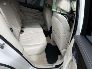 White BMW X5 2015 in Marijampole, with an engine capacity of 2.99 L and mileage of 226 thousand km for 16300 €, photo 22 on AUTOMOTO.COM.LV