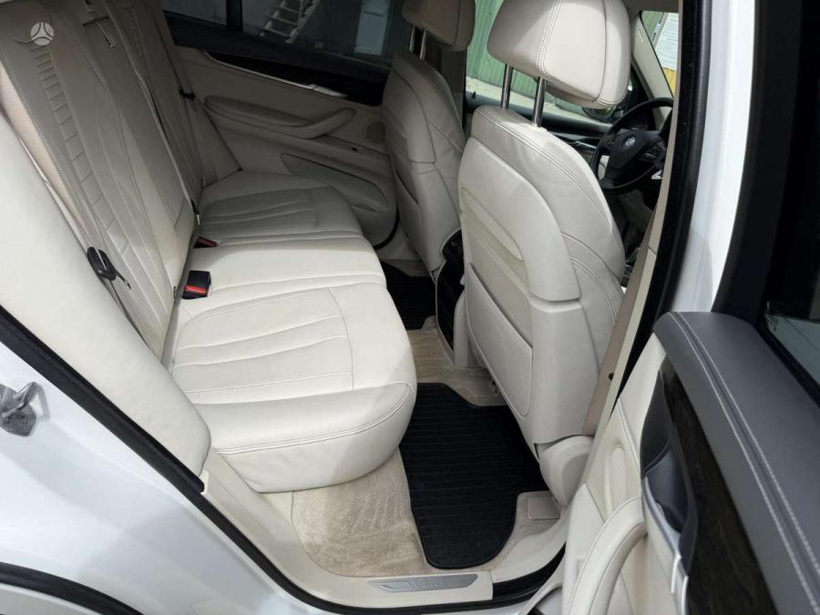 White BMW X5 2015 in Marijampole, with an engine capacity of 2.99 L and mileage of 226 thousand km for 16300 €, photo 22 on AUTOMOTO.COM.LV
