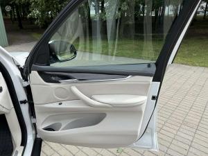 White BMW X5 2015 in Marijampole, with an engine capacity of 2.99 L and mileage of 226 thousand km for 16300 €, photo 24 on AUTOMOTO.COM.LV