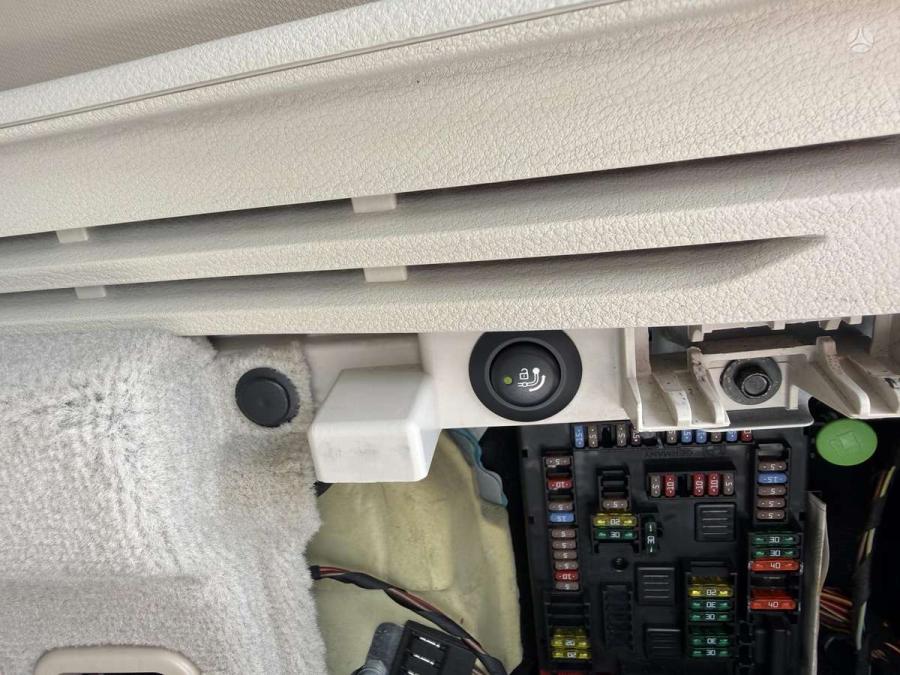 White BMW X5 2015 in Marijampole, with an engine capacity of 2.99 L and mileage of 226 thousand km for 16300 €, photo 26 on AUTOMOTO.COM.LV