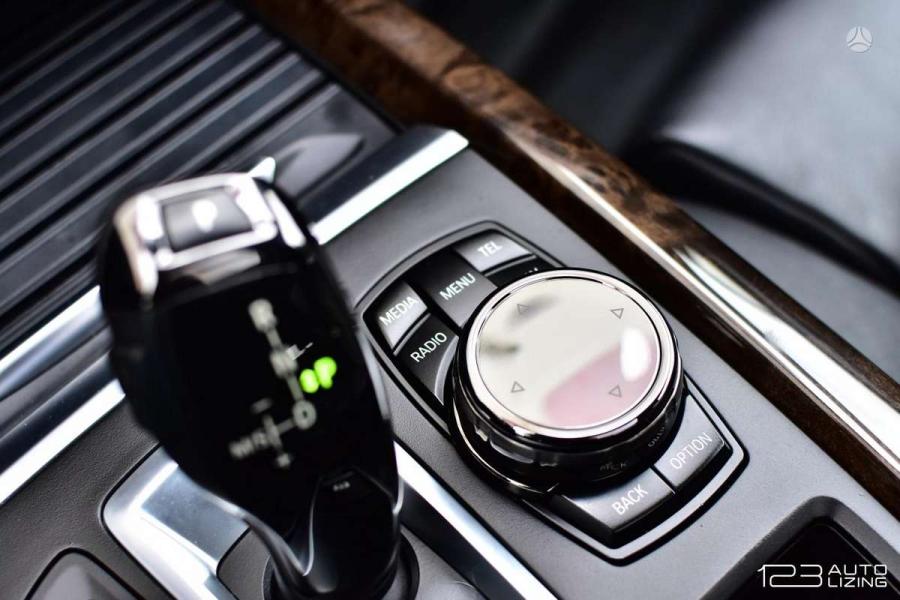 White BMW X5 2015 in Kretinga, with an engine capacity of 4.40 L and mileage of 239 thousand km for 11999 €, photo 19 on AUTOMOTO.COM.LV