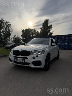 White BMW X5 2015 in Riga, with an engine capacity of 3.00 L and mileage of 266 thousand km for 13550 €, photo 3 on AUTOMOTO.COM.LV