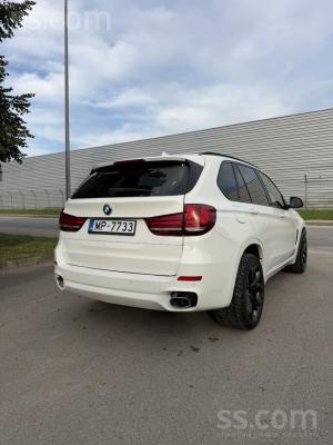 White BMW X5 2015 in Riga, with an engine capacity of 3.00 L and mileage of 266 thousand km for 13550 €, photo 4 on AUTOMOTO.COM.LV