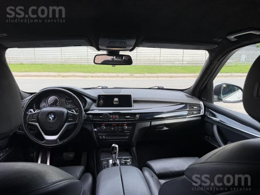 White BMW X5 2015 in Riga, with an engine capacity of 3.00 L and mileage of 266 thousand km for 13550 €, photo 6 on AUTOMOTO.COM.LV