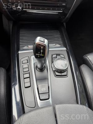 White BMW X5 2015 in Riga, with an engine capacity of 3.00 L and mileage of 266 thousand km for 13550 €, photo 8 on AUTOMOTO.COM.LV