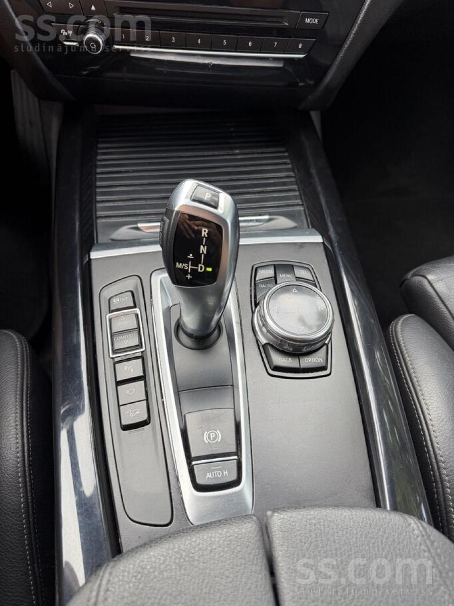 White BMW X5 2015 in Riga, with an engine capacity of 3.00 L and mileage of 266 thousand km for 13550 €, photo 8 on AUTOMOTO.COM.LV