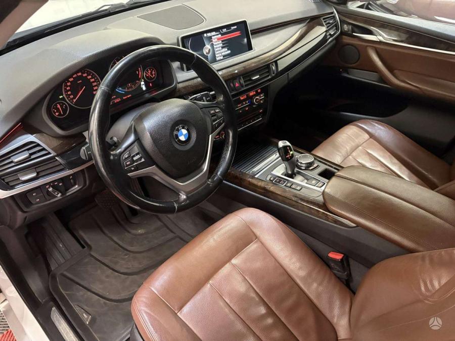 White BMW X5 2015 in Vilnius, with an engine capacity of 2.98 L and mileage of 186 thousand km for 16500 €, photo 11 on AUTOMOTO.COM.LV