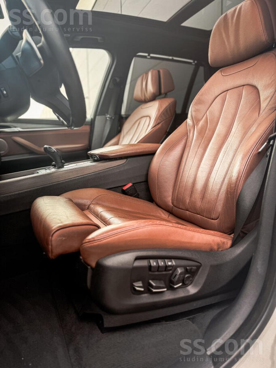 Balts BMW X5 2015 Rīga, ar dzinēja tilpumu 3.00 L un nobraukumu 181 tūkst. km par 25500 €, foto 12 vietnē AUTOMOTO.COM.LV