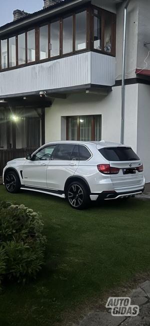 White BMW X5 2015 in Vilnius, with an engine capacity of 4.40 L and mileage of 250 thousand km for 15555 €, photo  on AUTOMOTO.COM.LV