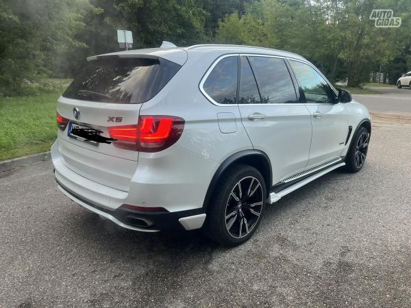 BMW X5 2015 Viļņa vietnē Balts BMW X5 2015 Viļņa, ar dzinēja tilpumu 4.40 L un nobraukumu 250 tūkst. km par 15555 €, foto 5 vietnē AUTOMOTO.COM.LV