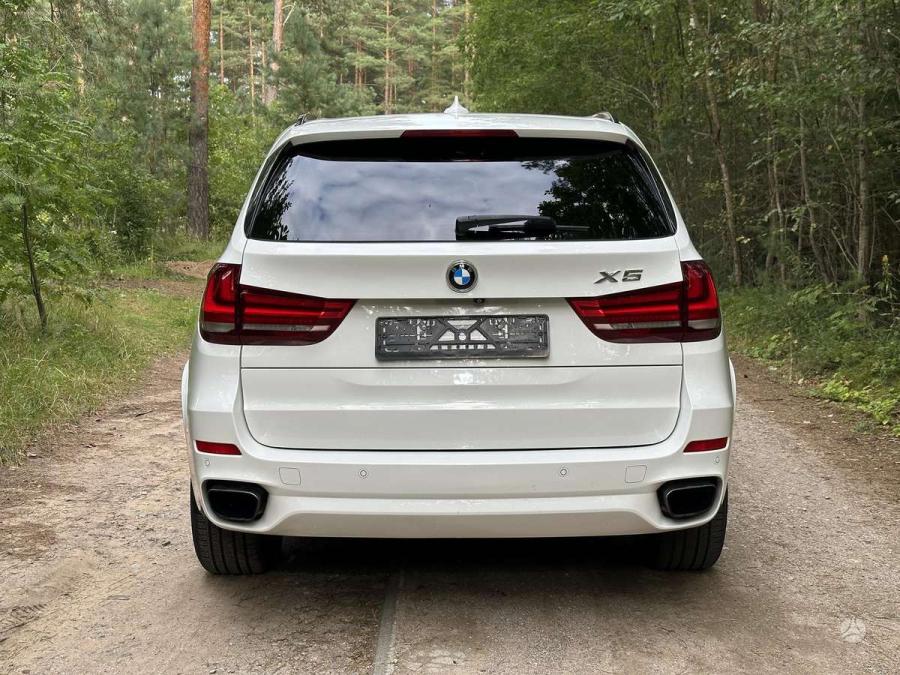 Balts BMW X5 2015 Viļņa, ar dzinēja tilpumu 4.40 L un nobraukumu 142 tūkst. km par 19000 €, foto 9 vietnē AUTOMOTO.COM.LV