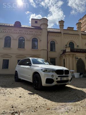 Balts BMW X5 2015 Preiļi, ar dzinēja tilpumu 3.00 L un nobraukumu 271 tūkst. km par 21000 €, foto  vietnē AUTOMOTO.COM.LV