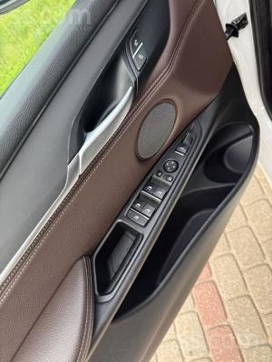 Balts BMW X5 2015 Preiļi, ar dzinēja tilpumu 3.00 L un nobraukumu 271 tūkst. km par 21000 €, foto 12 vietnē AUTOMOTO.COM.LV